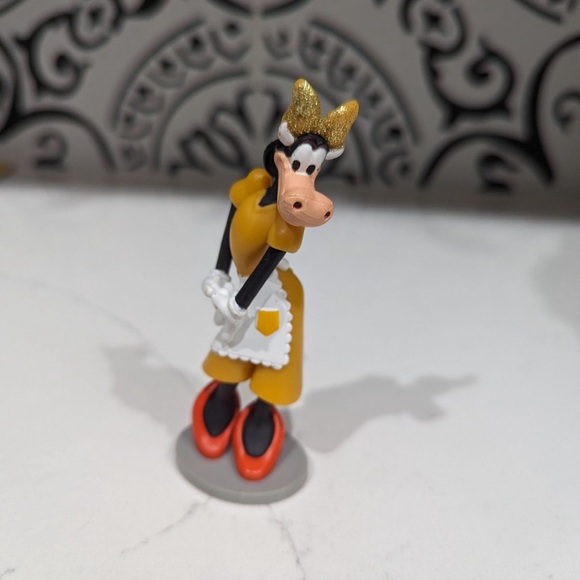 Disney | Toys | Disney Clarabelle Cow Yellow Dress Pvc 4 Figure Cake ...